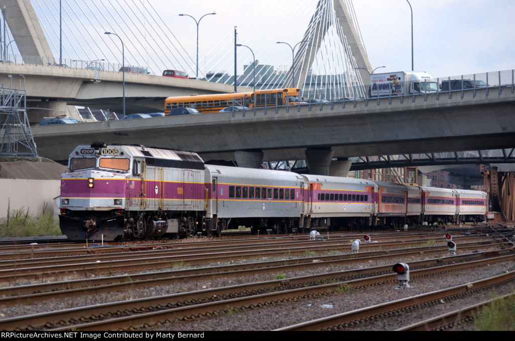 MBTA 1008 on North Station Leads